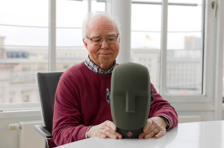 Neumann: 50 anos de Dummy Head e o engenheiro alemão que fez história ...